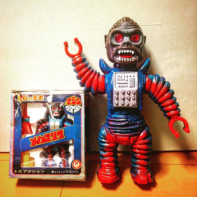 Longneck’s Megagorilla sofubi…